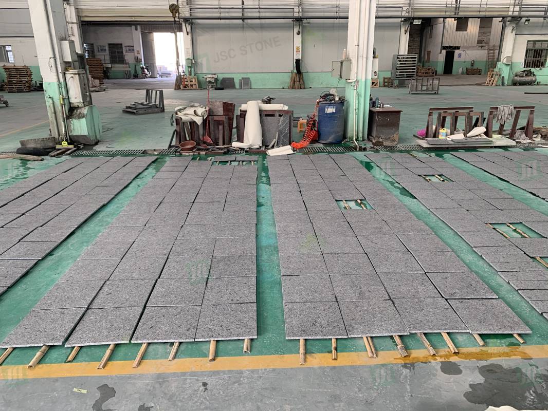 Factory Supply Steel Grey Granite Building Decoration Floor Tiles